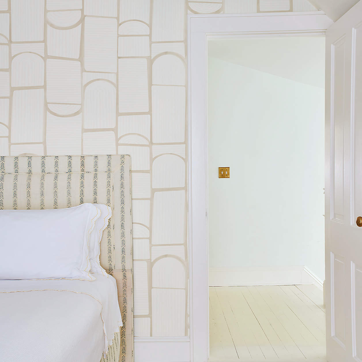 Backdrop Bloomsbury Warm White Wallpaper | Crate & Kids