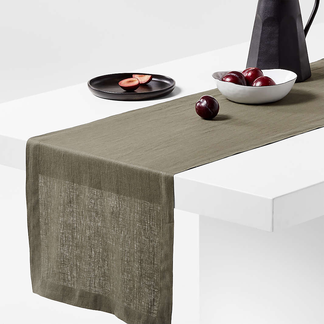 Table Runners: Modern & Linen Dining Table Runners | Crate & Barrel