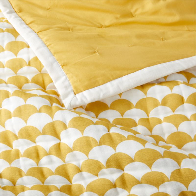 Geo-Fan Modern Organic Full/Queen Yellow and White Scallop Kids Quilt ...