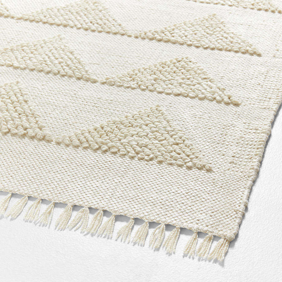 Hi/Low Triangle Pampas Ivory Flatweave Kids Performance Area Rug Swatch ...