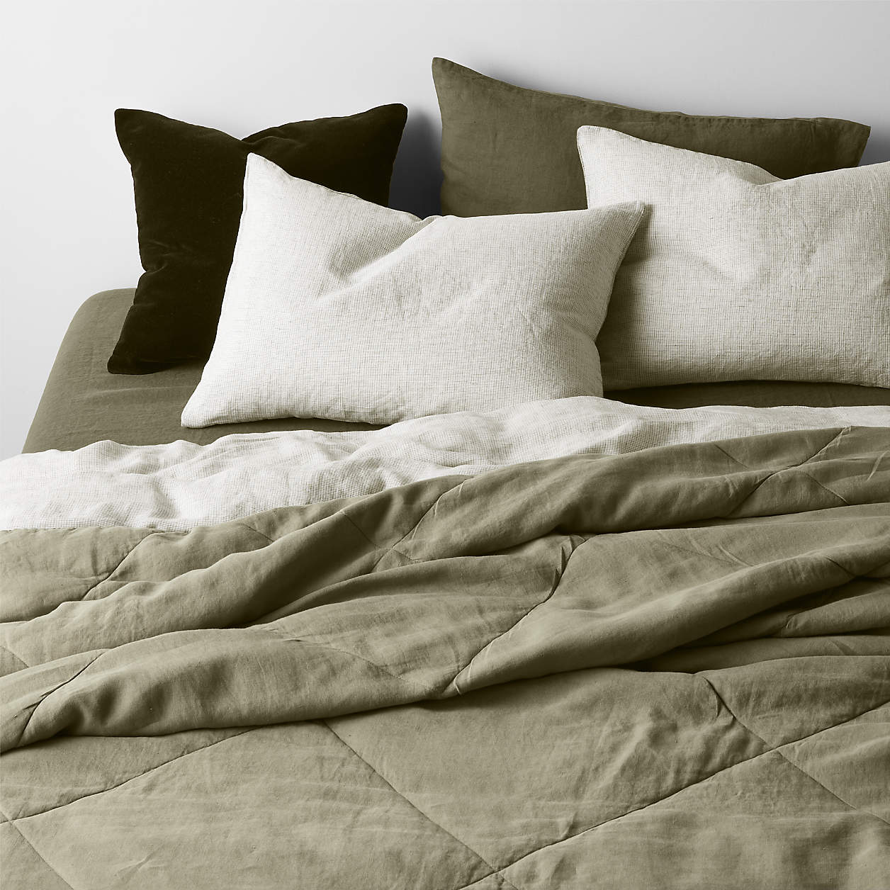 EUROPEAN FLAX -Certified Linen Garden Green Full/Queen Quilt | Crate & Barrel Canada