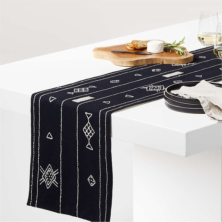 Taormina 90-Inch Embroidered Black and White Table Runner + Reviews ...