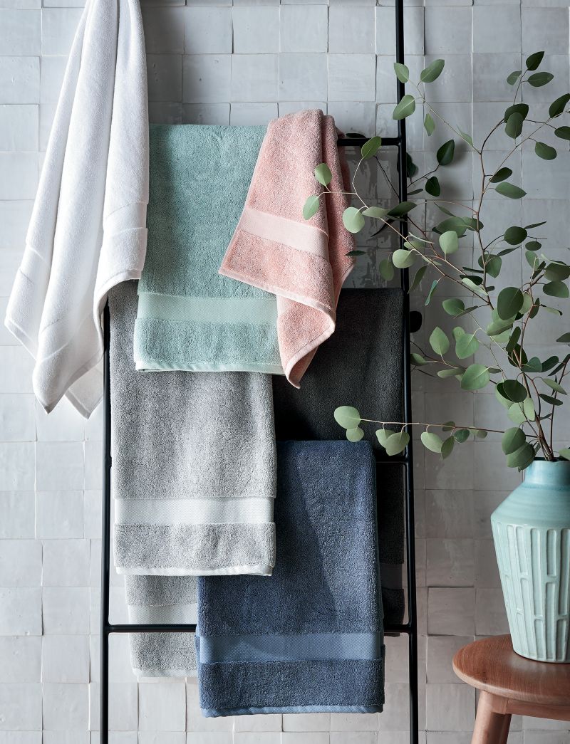 Jackson Black Towel Ladder + Reviews | Crate & Barrel Canada