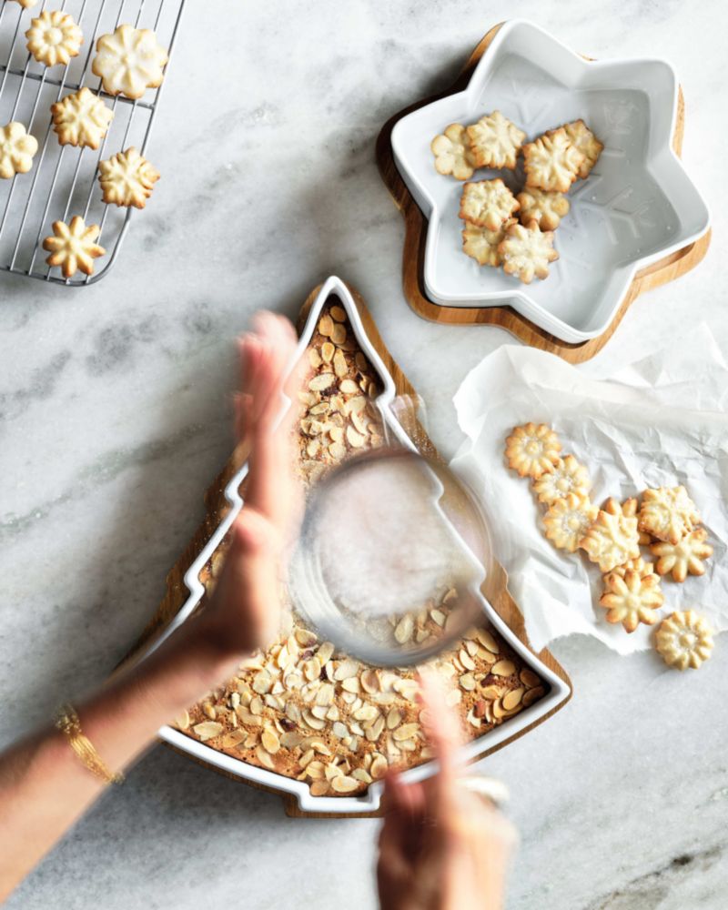 Christmas Kitchen Decor & Holiday Bakeware 2024 | Crate & Barrel Canada