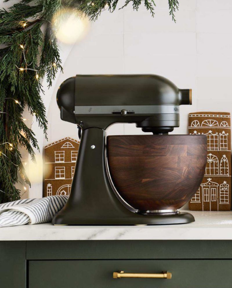 Christmas Kitchen Decor & Holiday Bakeware 2024 | Crate & Barrel