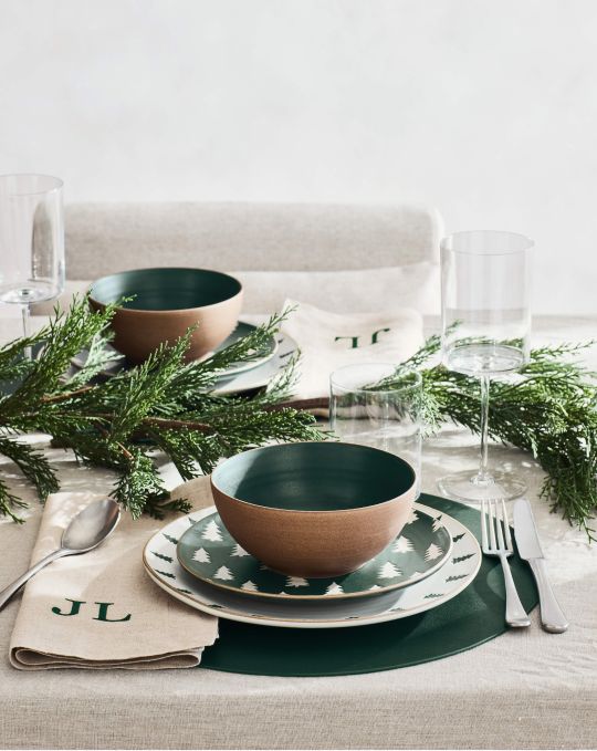 Christmas Plate Settings & Holiday Place Setting Ideas | Crate & Barrel